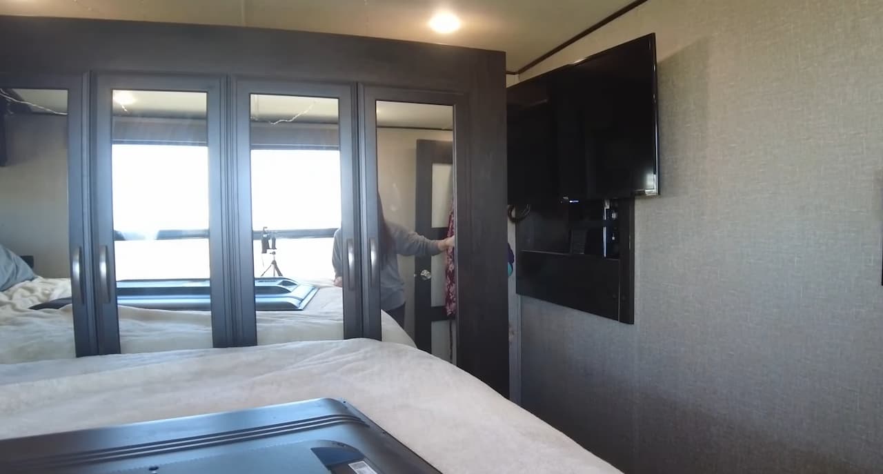 How to Register a Class 8 Truck as an RV? - MotoSport